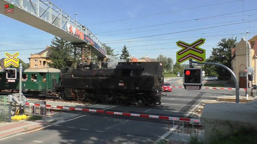 Železniční přejezd Praha-Velká Chuchle ve dne i v noci | Stream